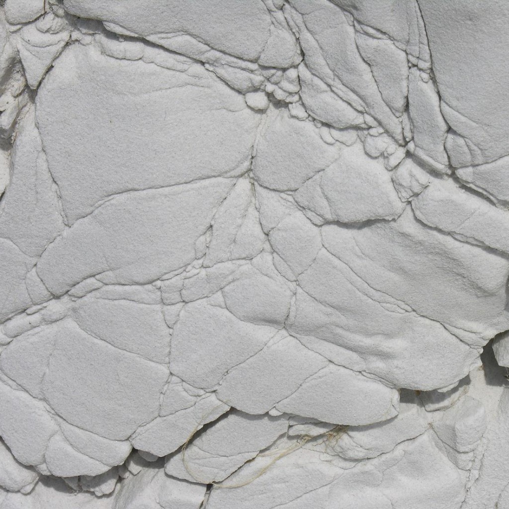 La couleur des sables et la formation des grès sont en fait liées aux ...